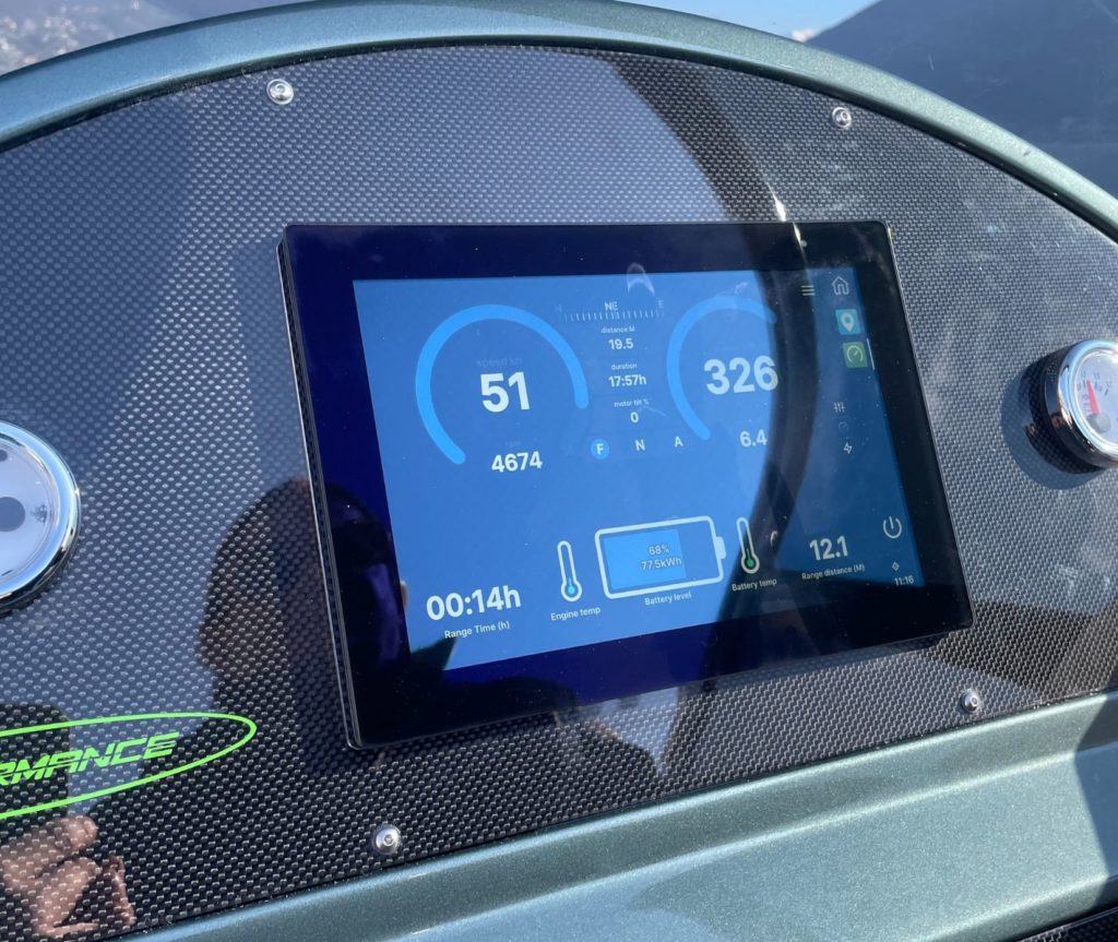 PERFORMANCE e801 Powered by Evoy electric motor system PERFORMANCE e801 Powered by Evoy electric motor system